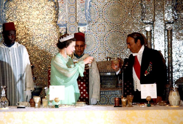 Photos-vidéos. Il y a 42 ans, la visite haut en couleurs de la reine ...